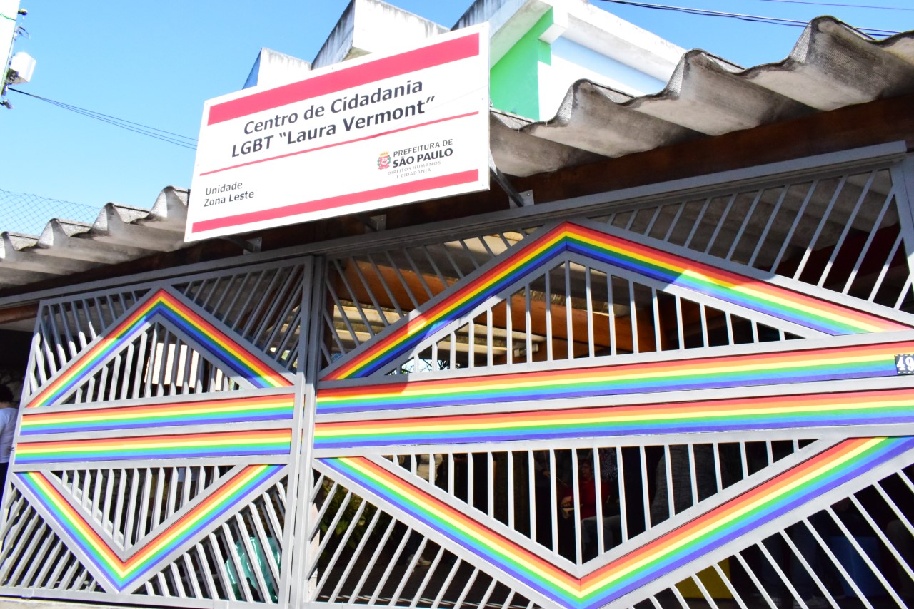 'Tratam os LGBTs como lixo, olham com nojo', diz irmã de travesti ...