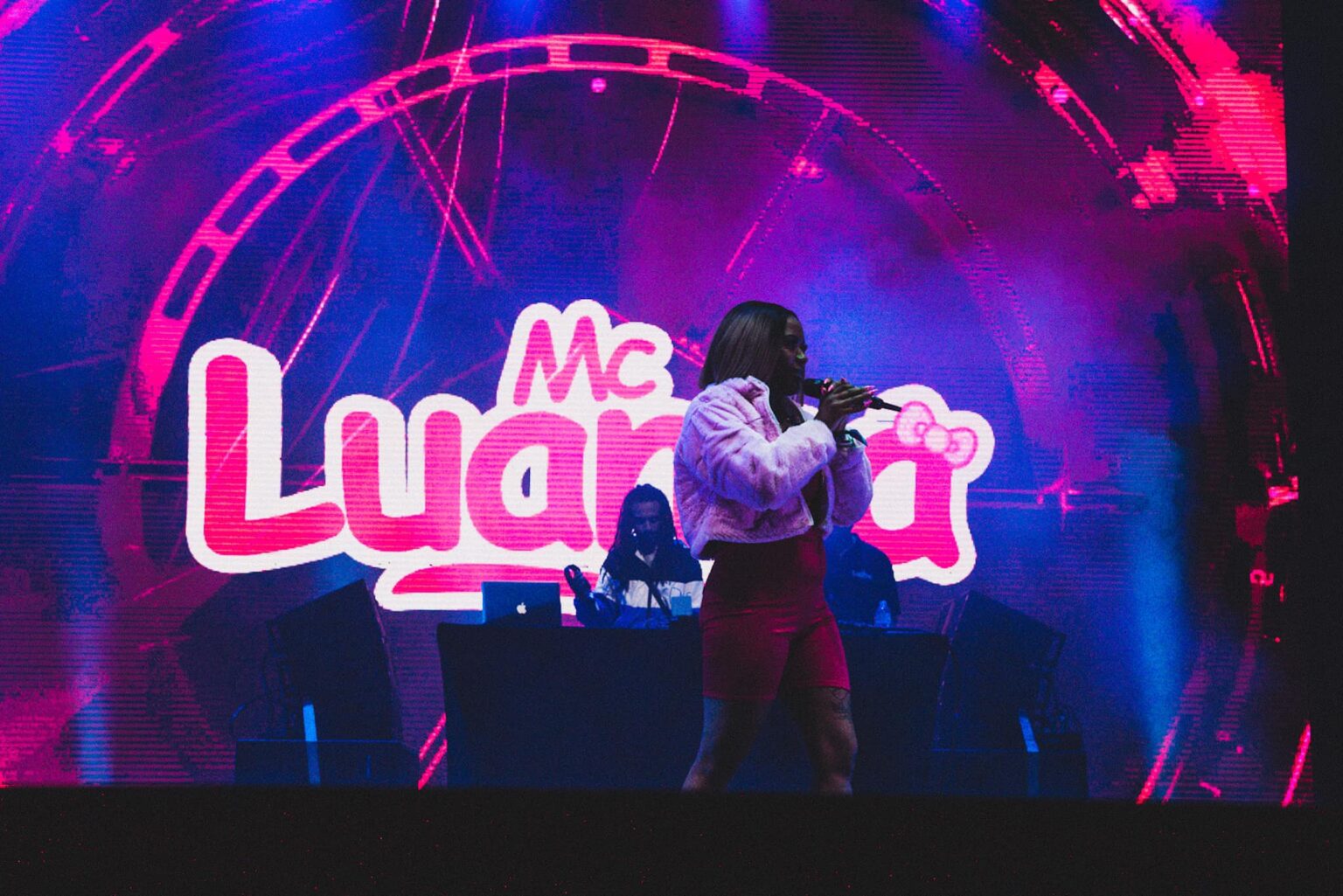 Revelação no rap, Mc Luanna canta vivências de mulher preta e favelada