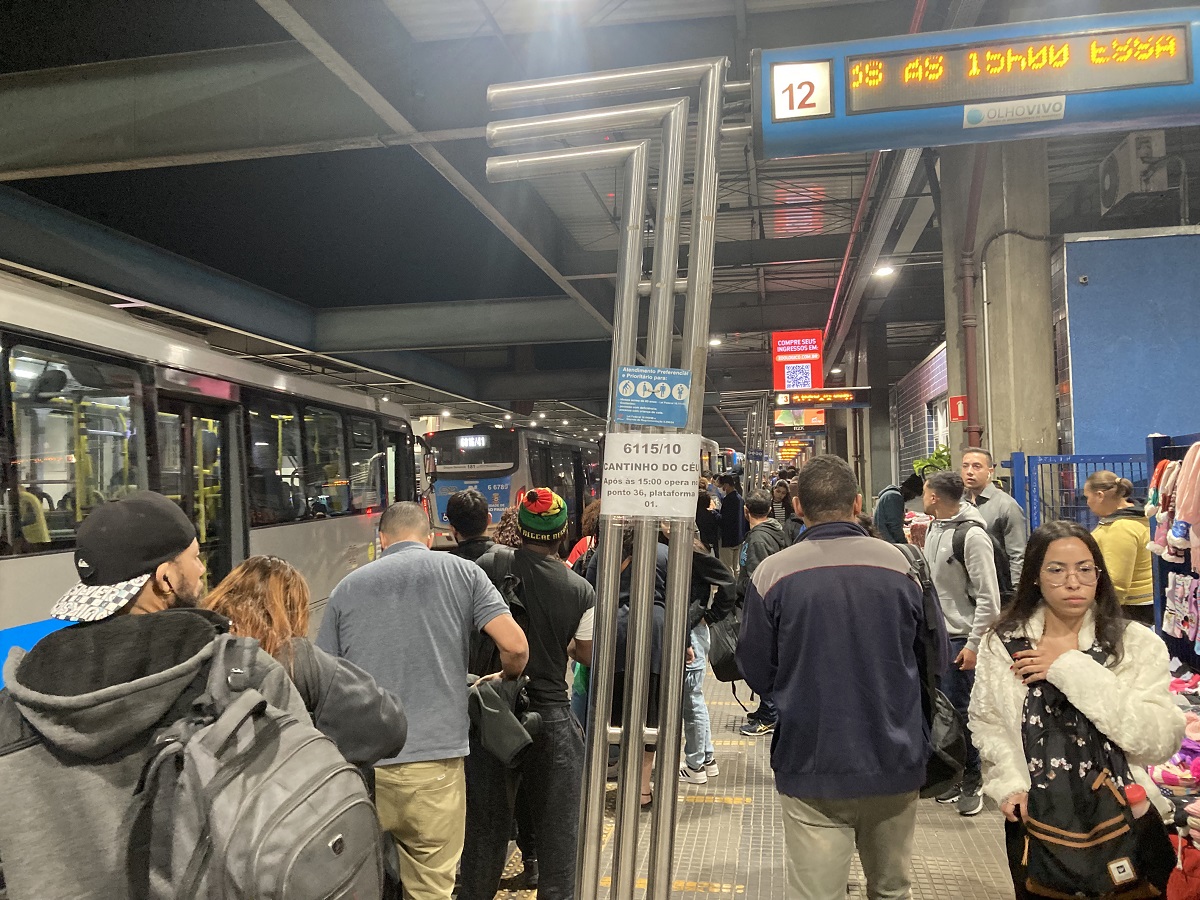 Após privatização do Terminal Grajaú, ambulantes relatam medo de ...