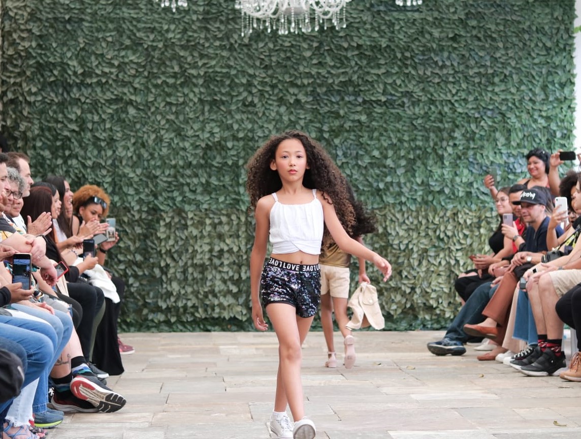 Modelos mirins das periferias conquistam passarelas